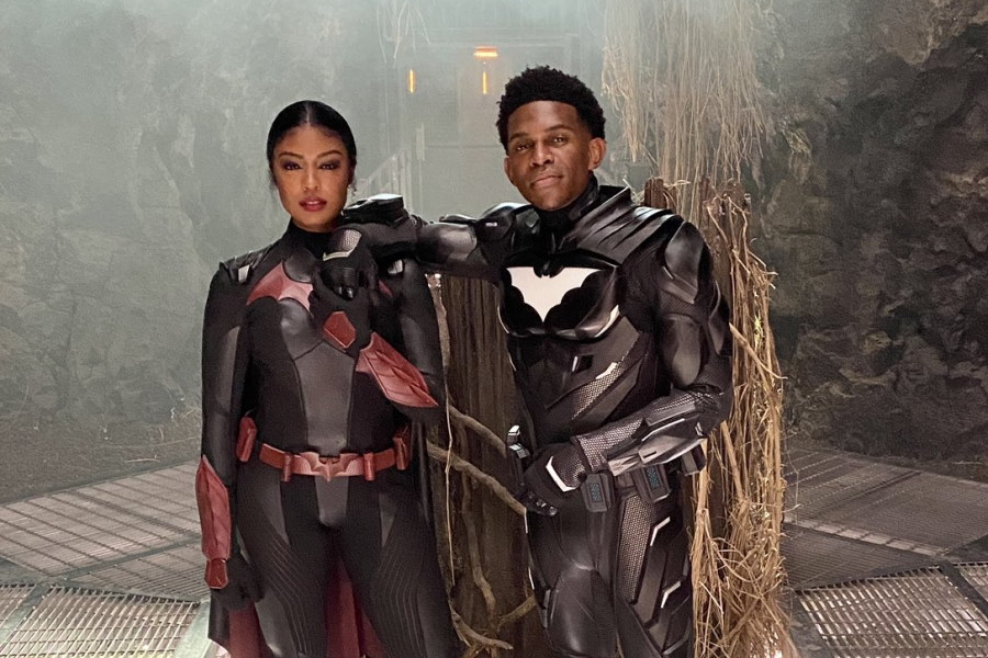 Batwoman y Batwing comparten foto especial desde el set | DC Comics
